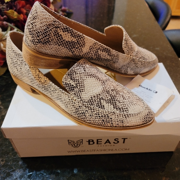 BEAST FASHION | Shoes | Snake Print Ladies Closed Toe Shoes New | Poshmark